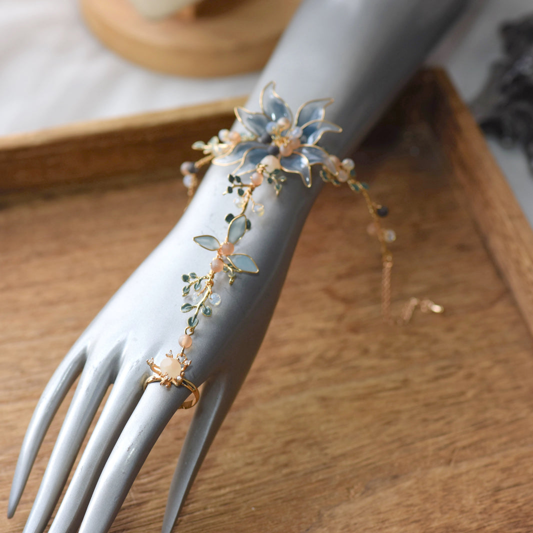Handcrafted Hand Harnesses | The Vintage Snob