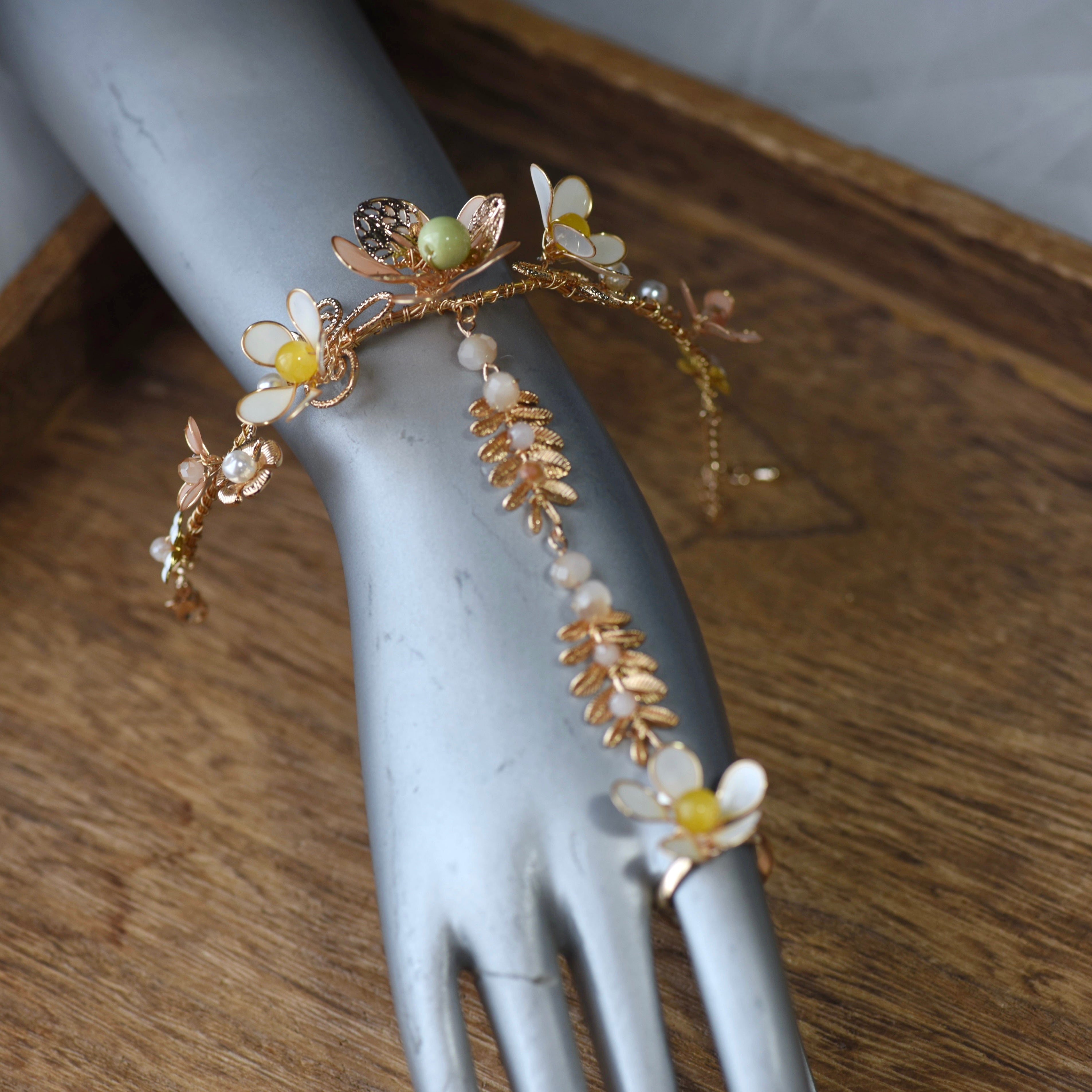 Hand Harnesses – The Vintage Snob