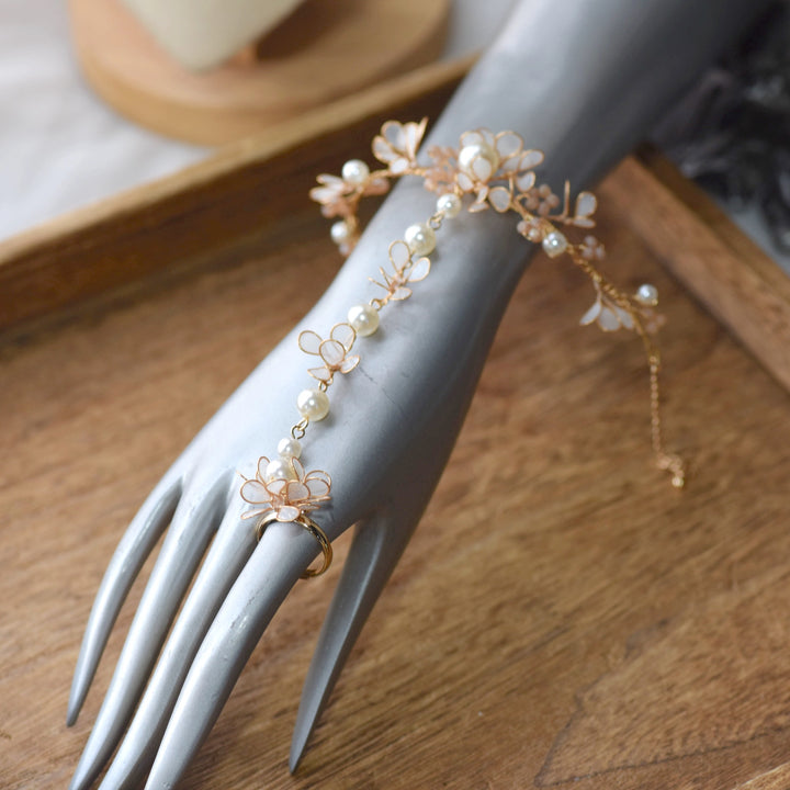 Handcrafted Hand Harnesses | The Vintage Snob
